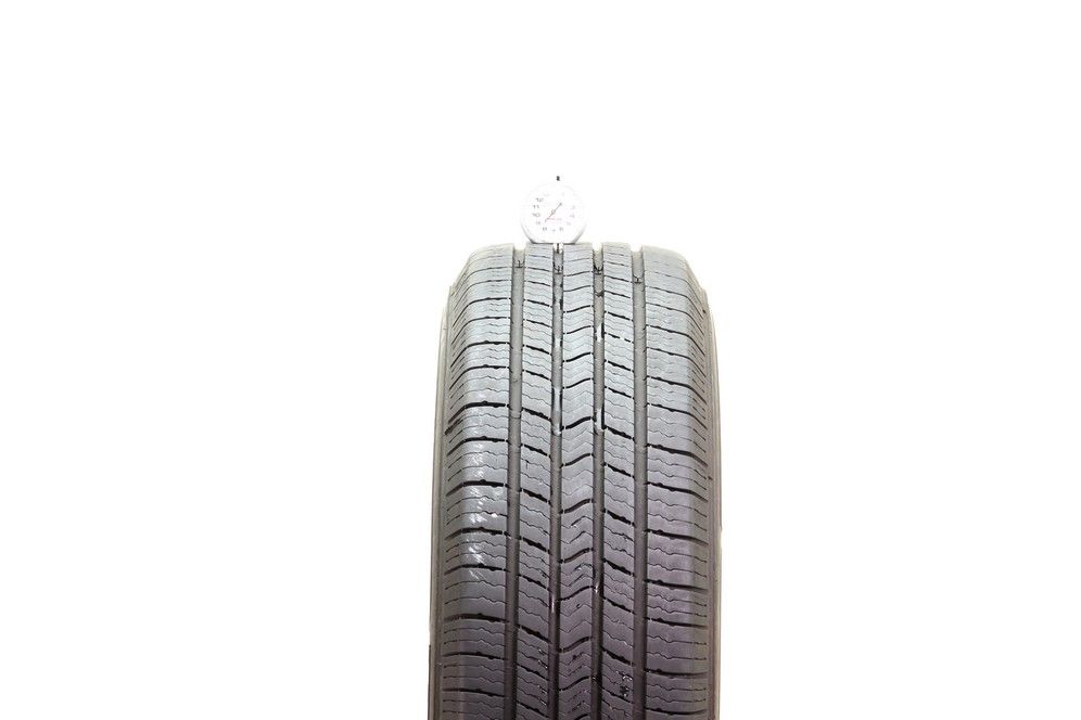 Used 215/70R15 Michelin Defender XT 98T - 8.5/32 | Utires