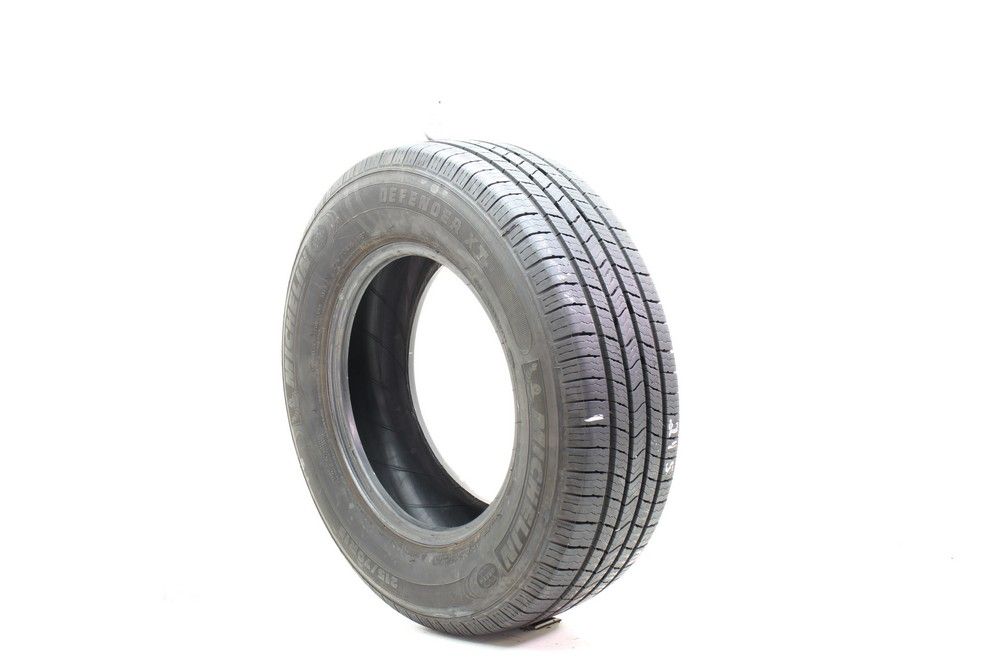 Used 215/70R15 Michelin Defender XT 98T - 8.5/32 | Utires